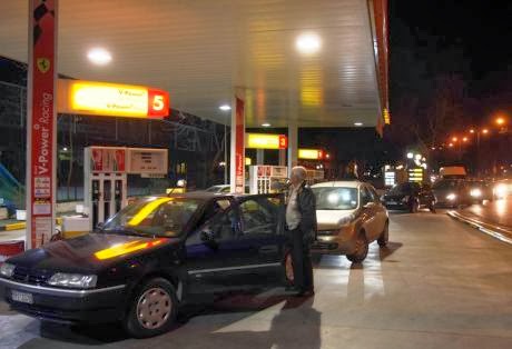 ΛΗΣΤΕΙΑ ΠΡΙΝ ΑΠΟ ΛΙΓΟ ΣΕ ΒΕΝΖΙΝΑΔΙΚΟ, ΣΤΑ ΒΡΑΧΝΕΪΚΑ ΤΗΣ ΠΑΤΡΑΣ ...