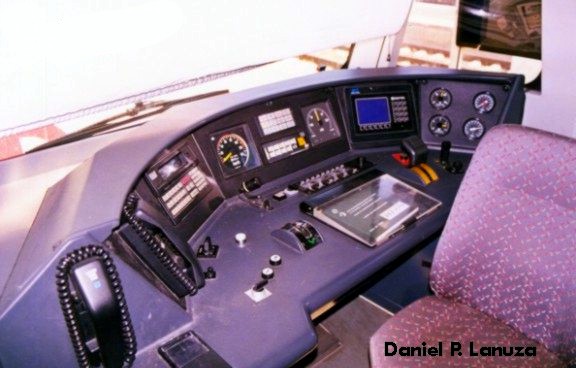 ferroviariosenacciónblogspot.com/es: Cabina de la serie 447