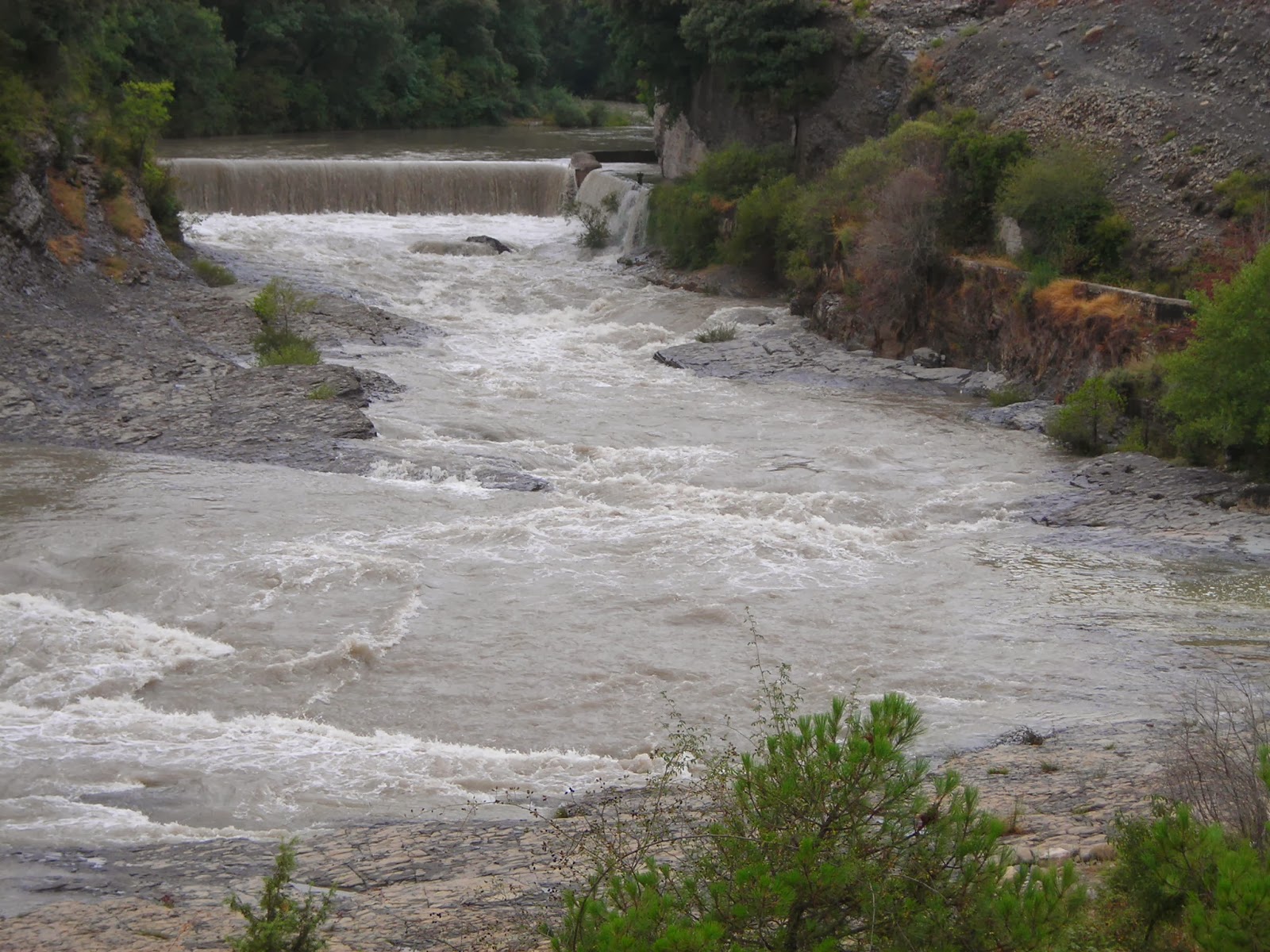 MONTES: 141. RIO BELLOS. LA POZA DE PUYARRUEGO