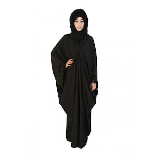Omani traditional fashion: Abaya