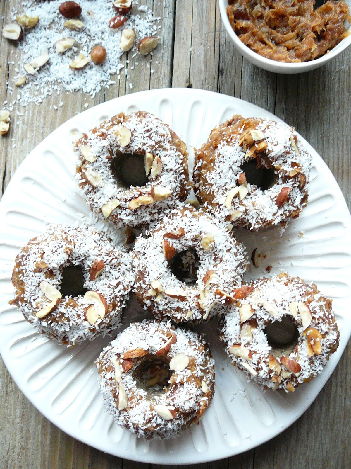 Delicious blog: Mandlovo-skořicové bábovičky s datlovou pastou