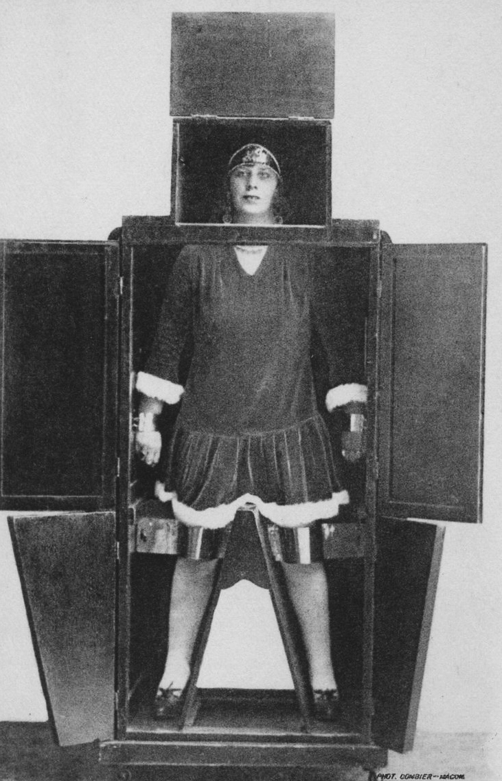 reflets du passé: La femme coupée en trois.