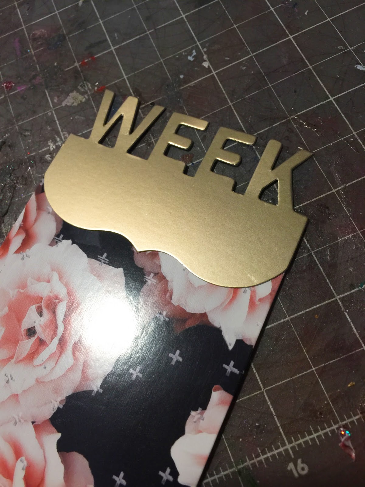 Scrappy Cafe: How to Make a Page Flag