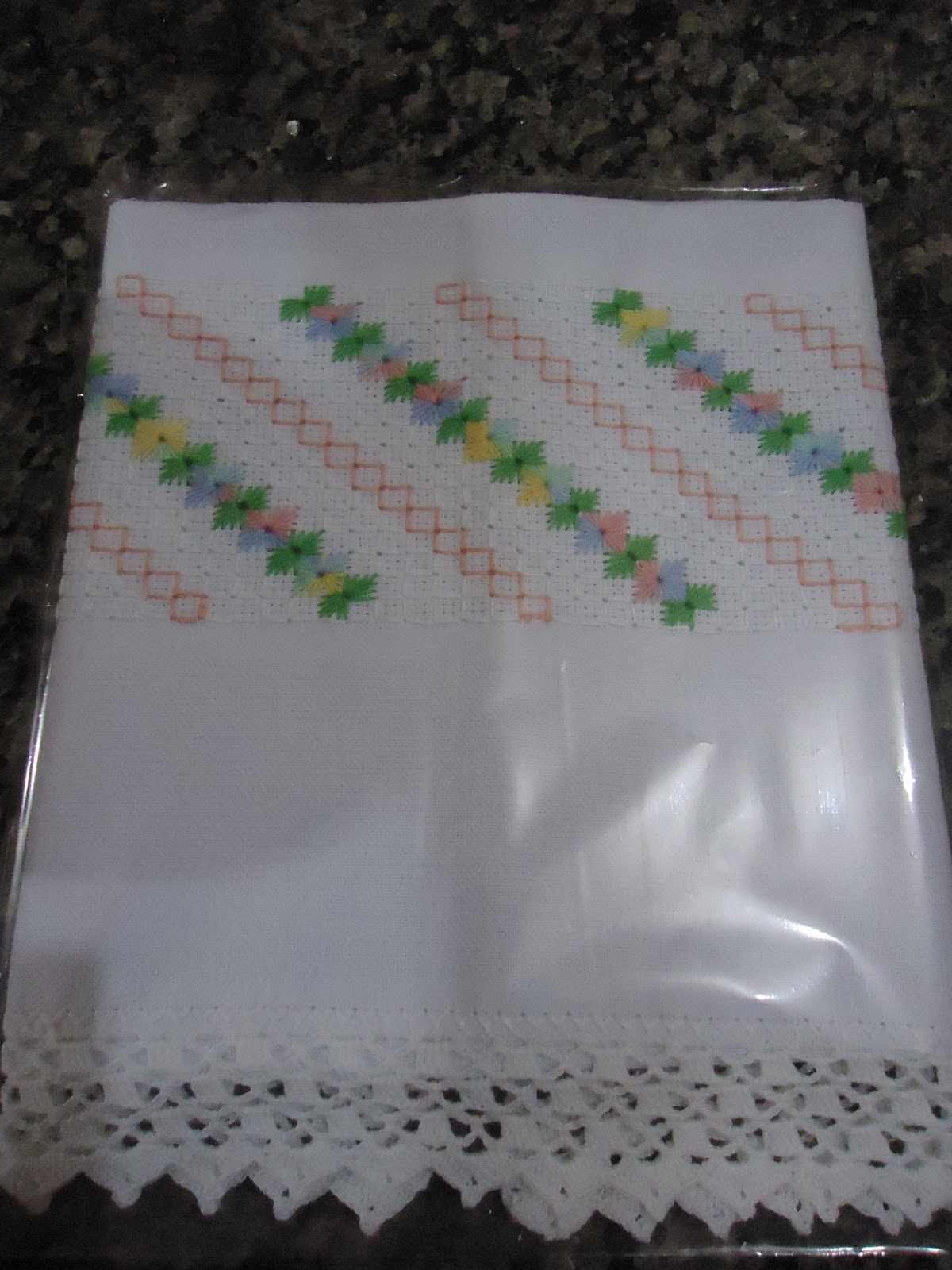 BORDADOS DA LÊ: Panos de Prato...Ponto Crivo...