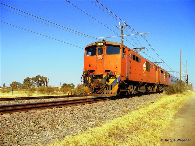 South African Railway News: Heading North, Trans Karoo at Boskuil ...
