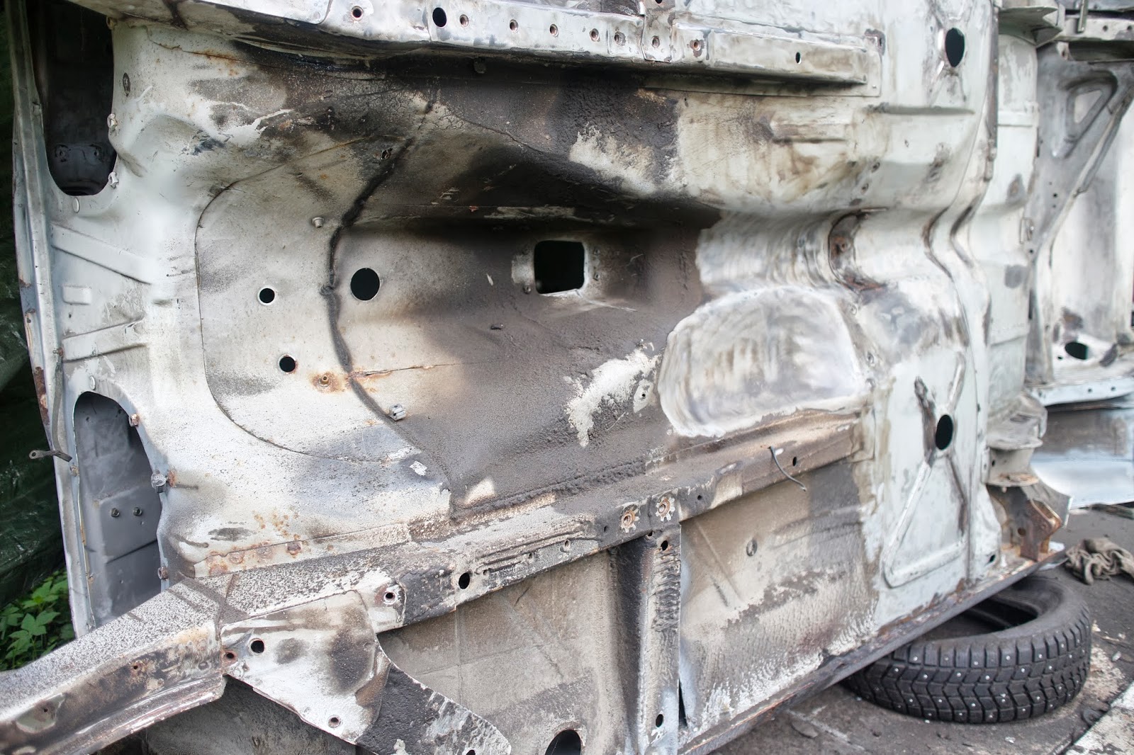 Volvo 240 24v: POHJA / UNDERBODY