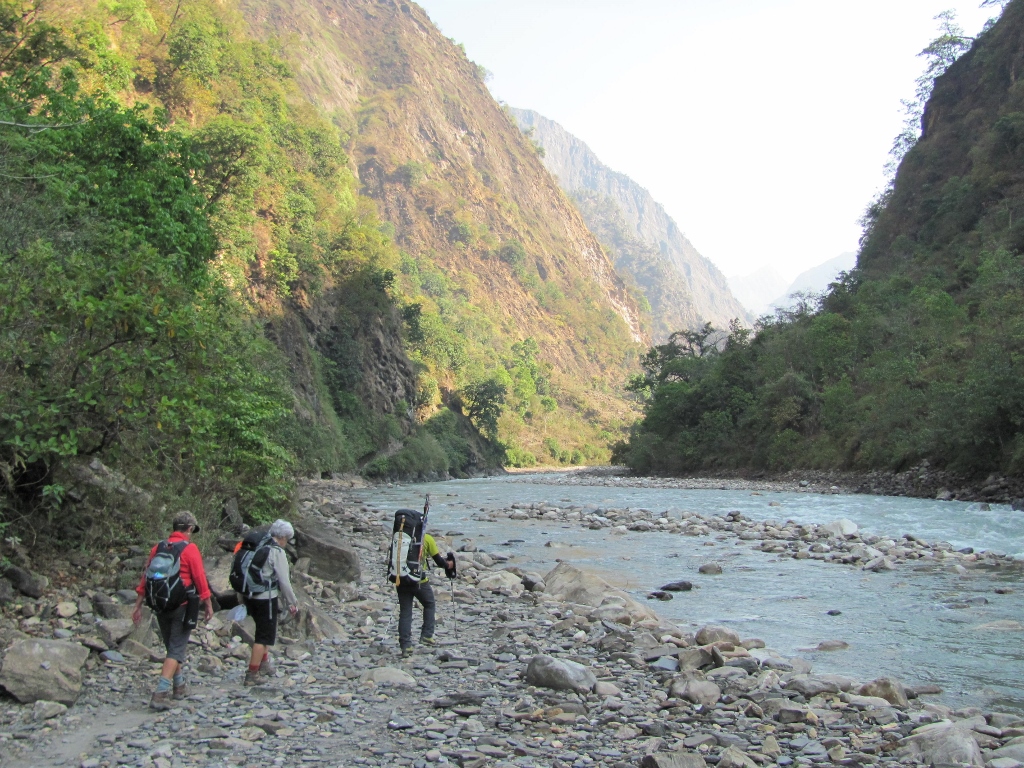 M&M Smith: DAY 6 : NEPAL : Maccha Khola (930m) - near JAGAT (1340m) - 6 ...