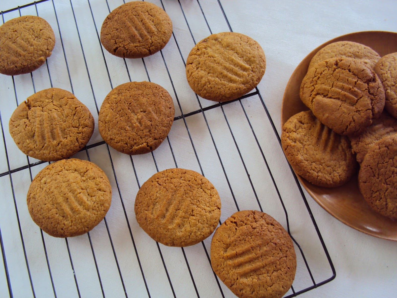Dig In: wholemeal cocoa biscuits, ginger biscuits