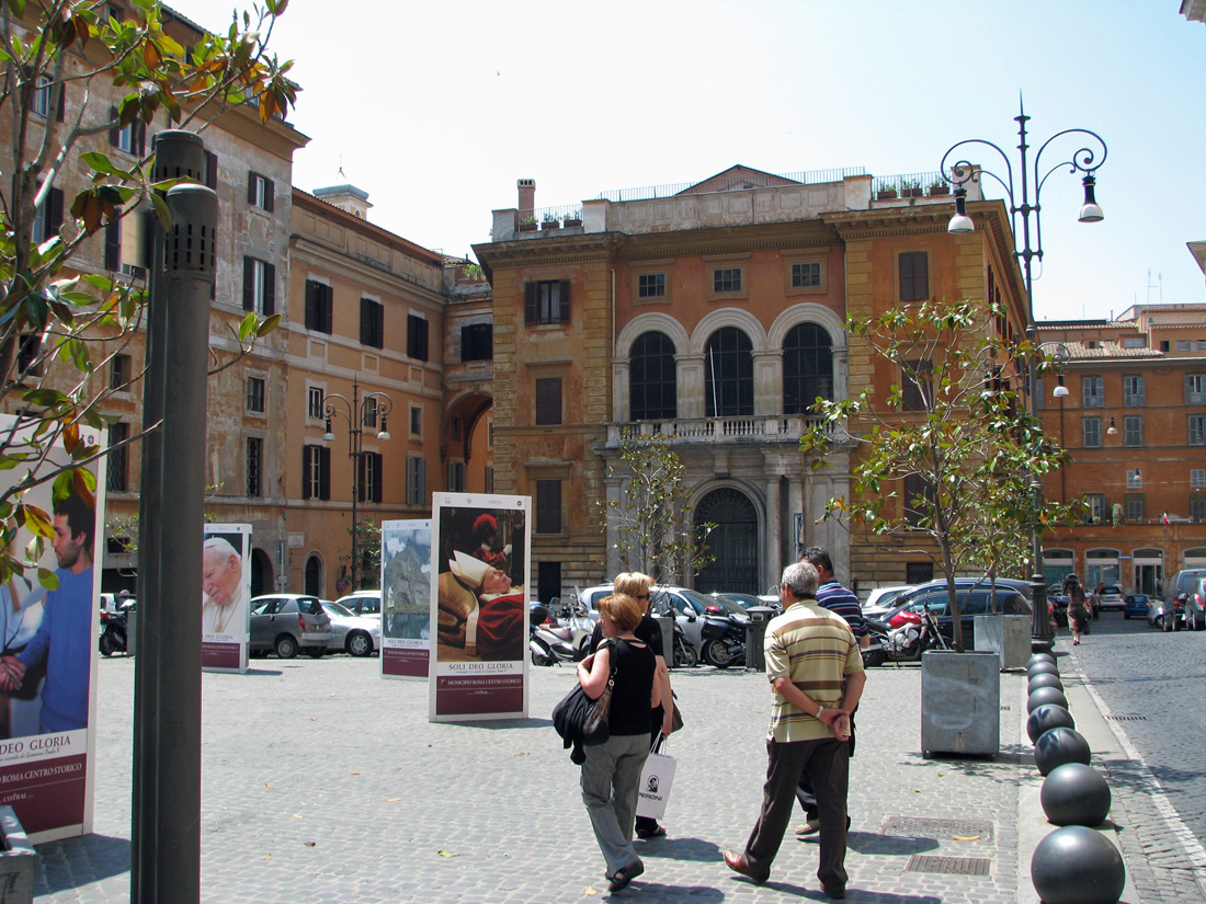 The Bell Curve of Life: Rome: Walking Around