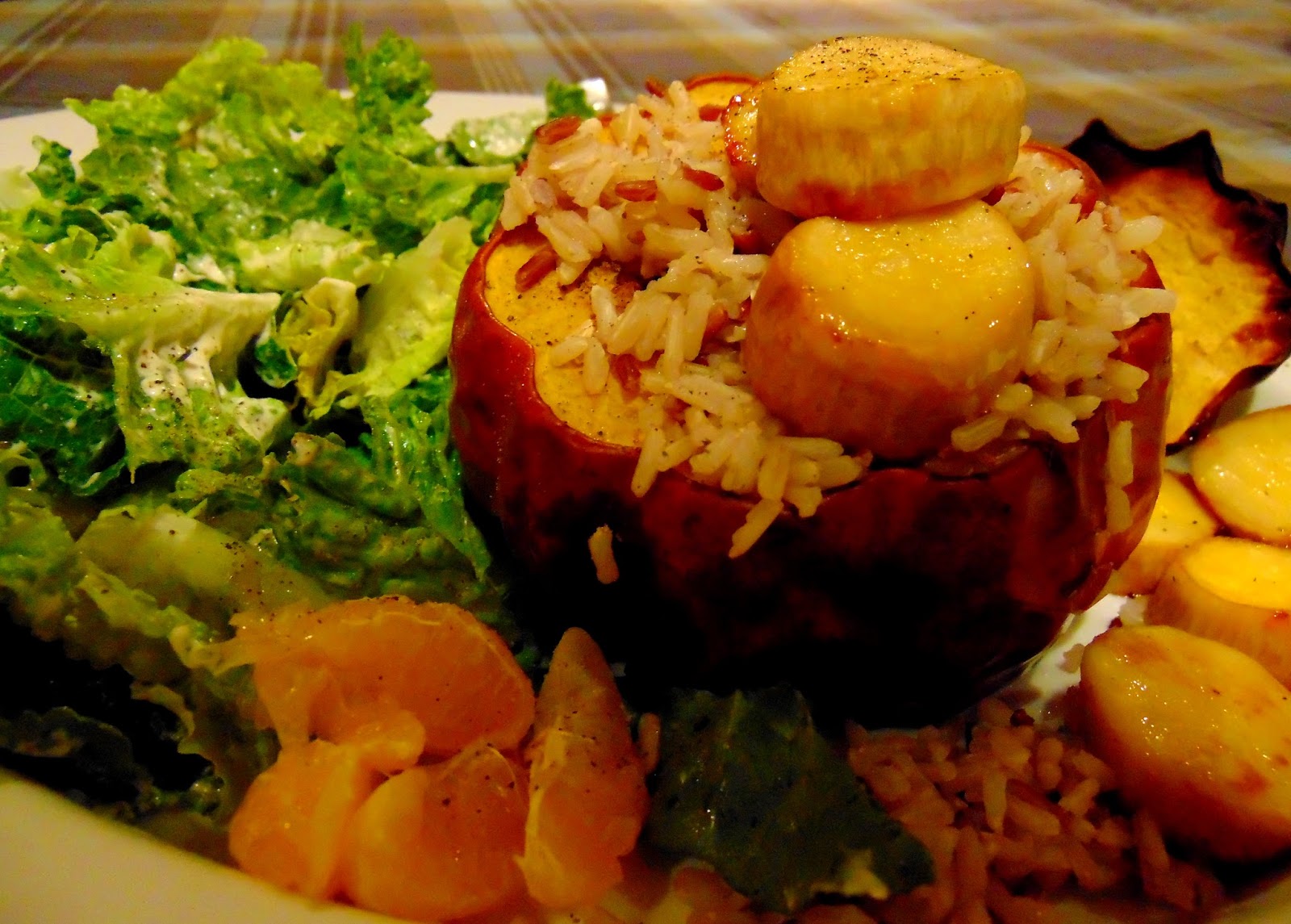 Courge poivrée farcie de riz et de pétoncles de pleurotes