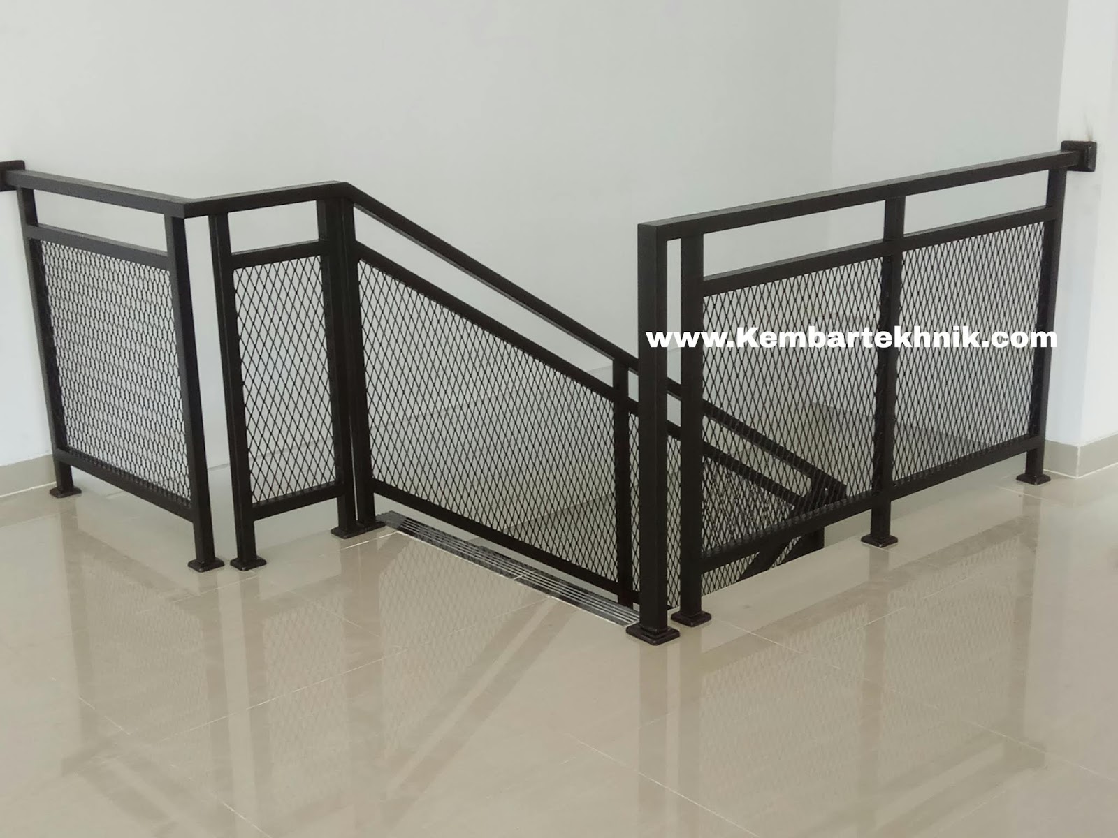 Railling Balkon Besi Kombinasi Plat - Gambar Railling Kombinasi Yang ...