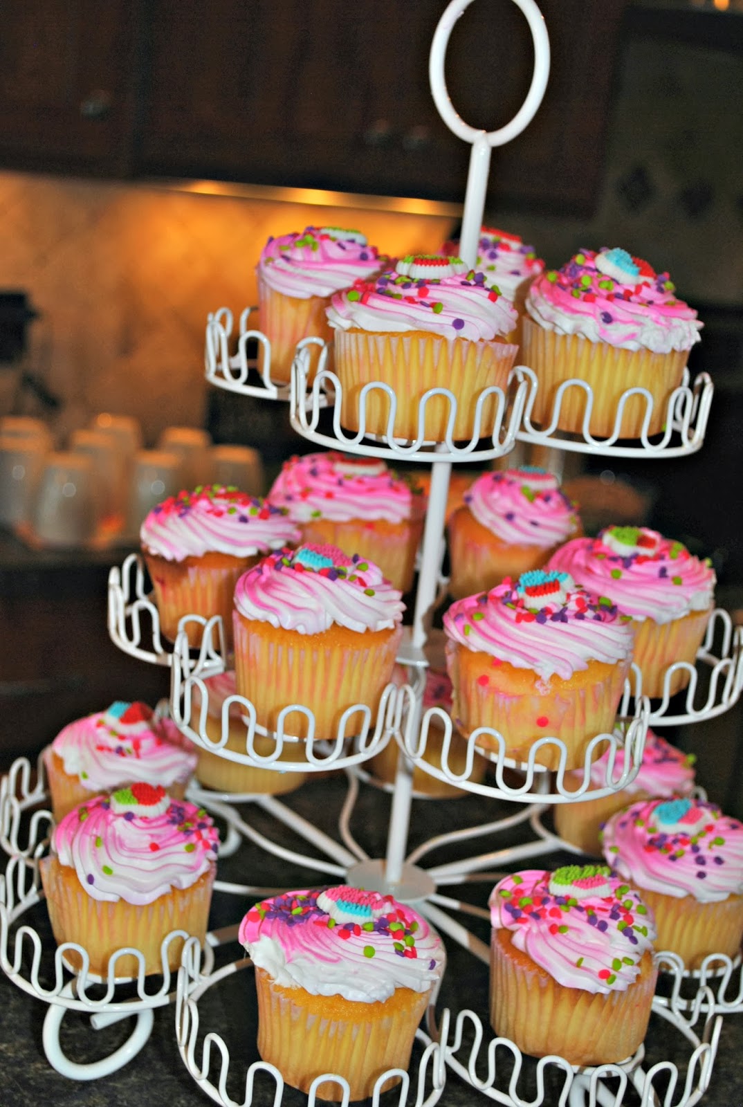 Sincerely Abi Inspired: Super Simple Cupcake Party