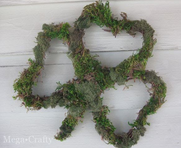 Mega•Crafty: Shamrock Grapevine Wreath- making custom shaped wreaths.
