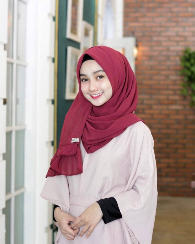 √ 17 Model Hijab Rawis yang Simple dan Modern Paling Populer Terbaru ...