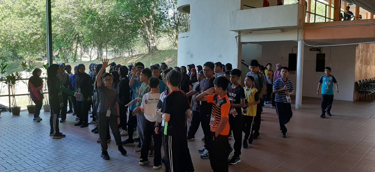 Perpustakaan IPG Kampus Raja Melewar: 'Library Tour' sempena taklimat ...