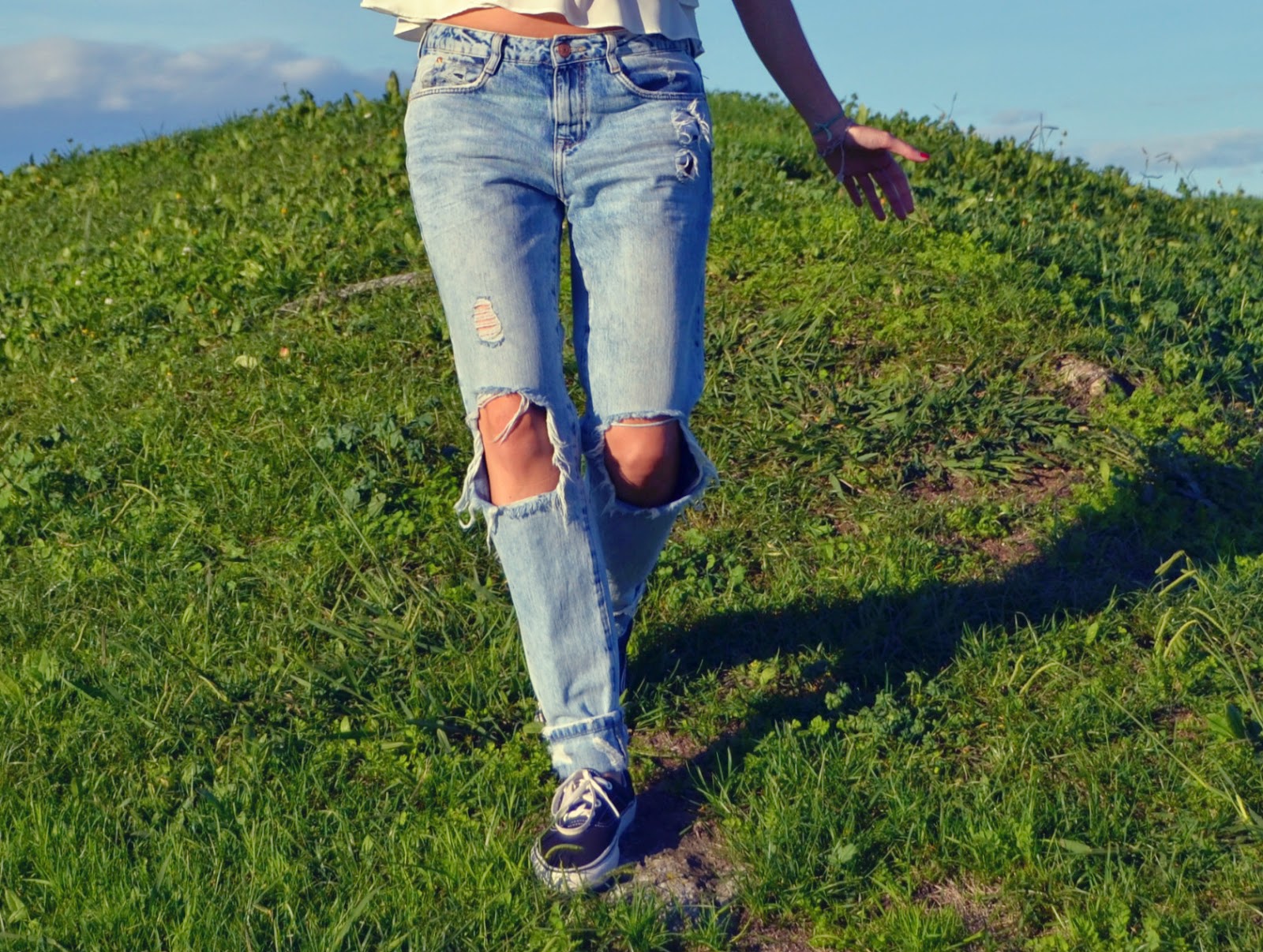 All Over Sequin Ripped Jeans And Vans Outfit