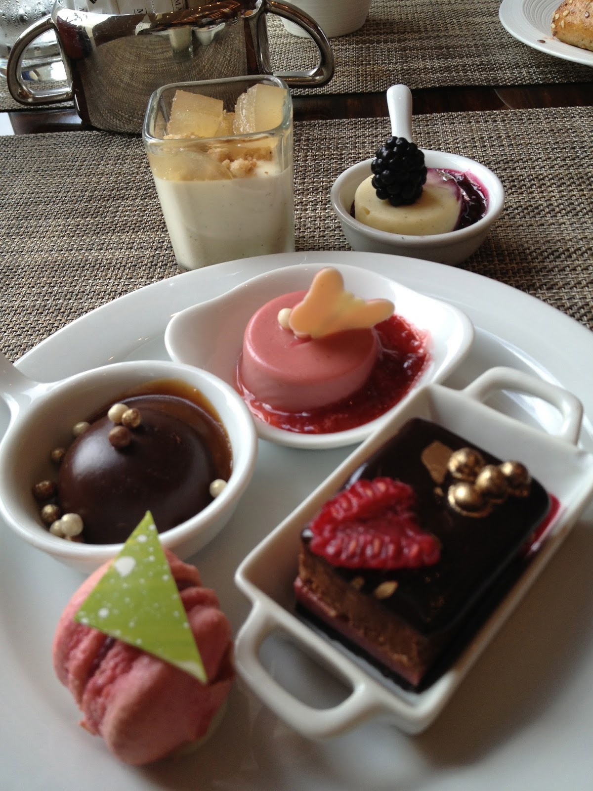 LAS VEGAS DAZE: MOzen Bistro Brunch at Mandarin Oriental!