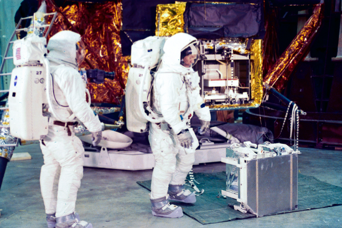 Apollo 11 Training – Interesting Pictures of the Astronauts Practicing ...