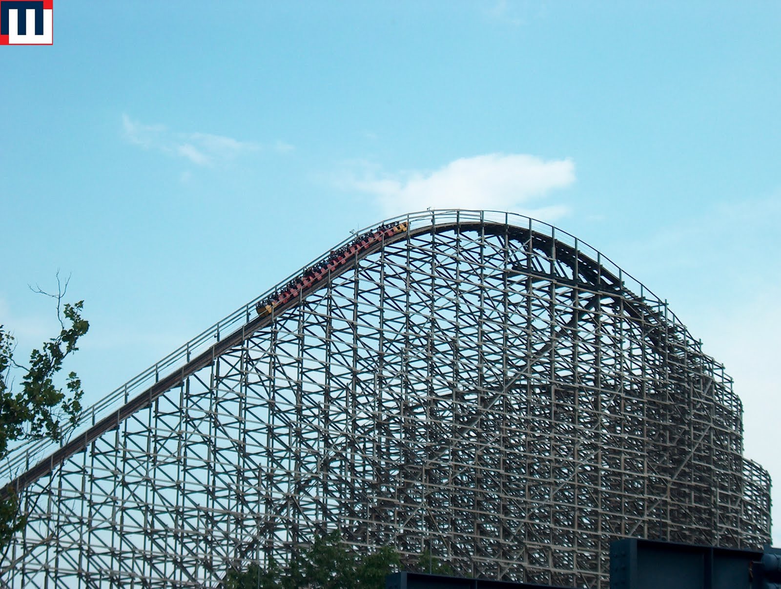 MidwestInfoGuide: Paramount's Kings Island