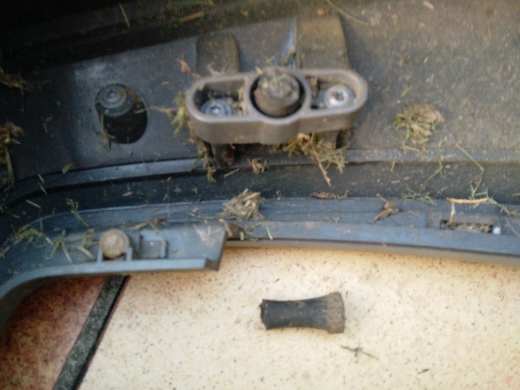 Automatic Robotic Lawn Mower Buyers Guide: Flymo 1200R Rubber Damper ...