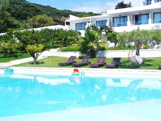 LICHNOS Beach Hotel & Suites (luxury hotel in Parga) | GLAM FAB HAPPY