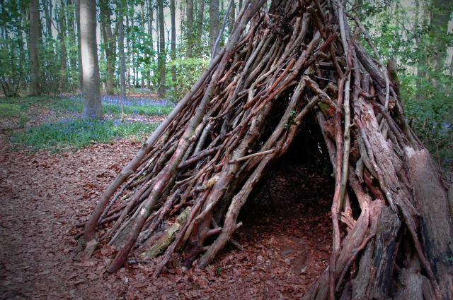 Littlegreenshed - UK Lifestyle Blog: easter den building