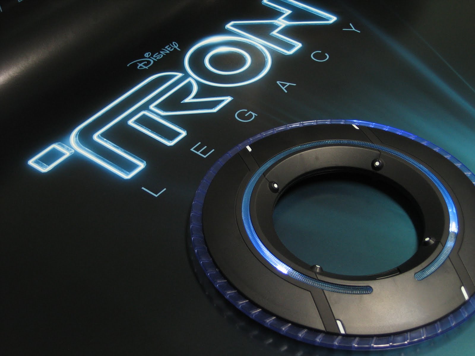 RWD: Tron Legacy: Sam Flynn's Deluxe Identity Disc