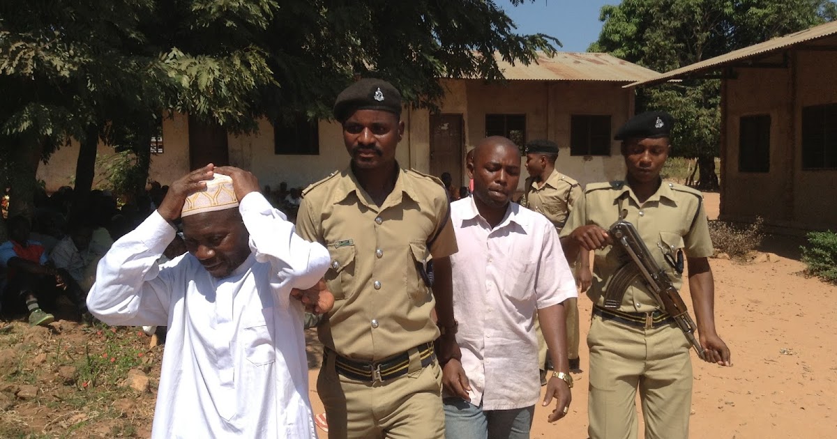 Mkuu wa Wilaya ya Tunduru JUMA HOMERA awatia Mbaroni Viongozi Wanne Kwa ...