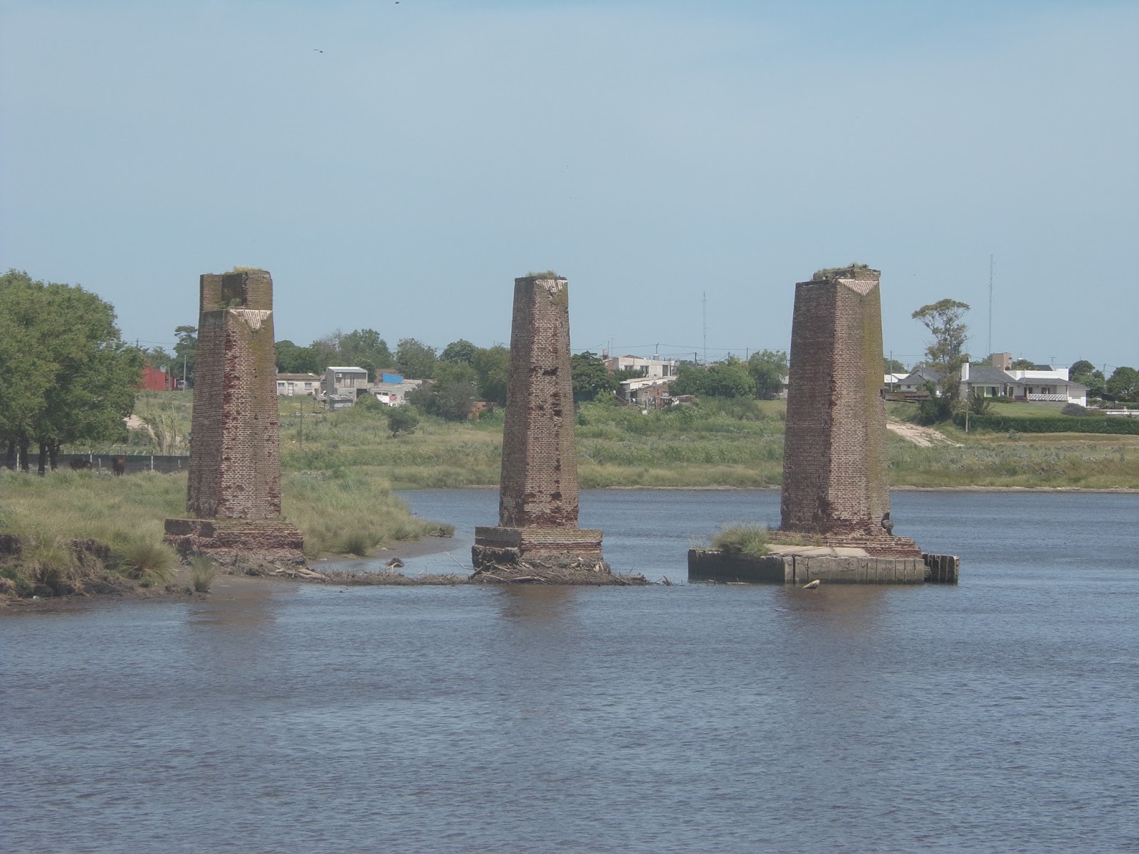 historias con pueblos: RESTOS DEL PUENTE FERROVIARIO QUEQUÉN - NECOCHEA ...