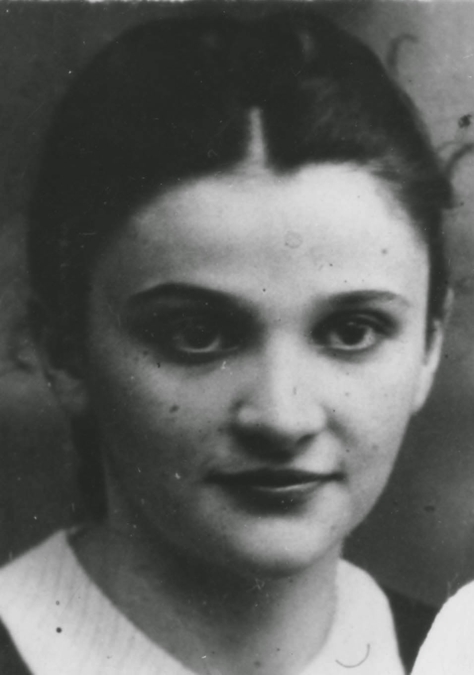 'Lines that have escaped destruction': Rare Weinberg photos