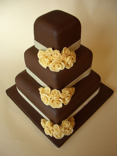 Mi Mundo Español Por Rita Condor: Pastel de boda - chocolate con flores ...