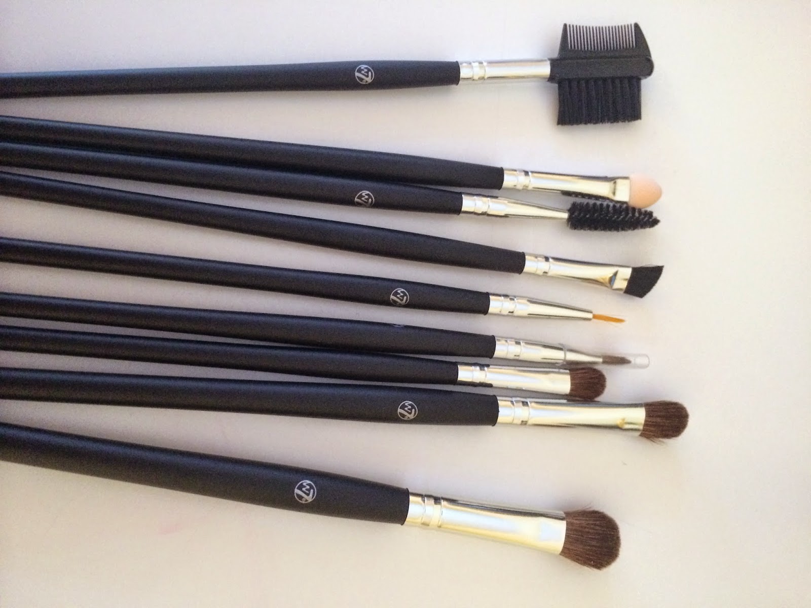 The Glamourelle : W7 Professional Brush Set Review