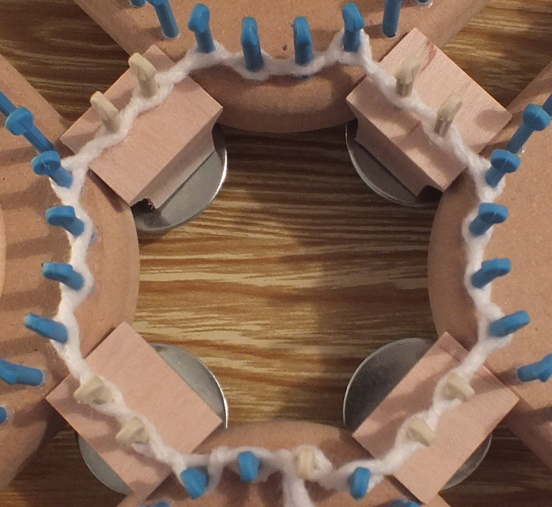 The Loom Muse : Tips and Techniques to Using the Universal X Loom