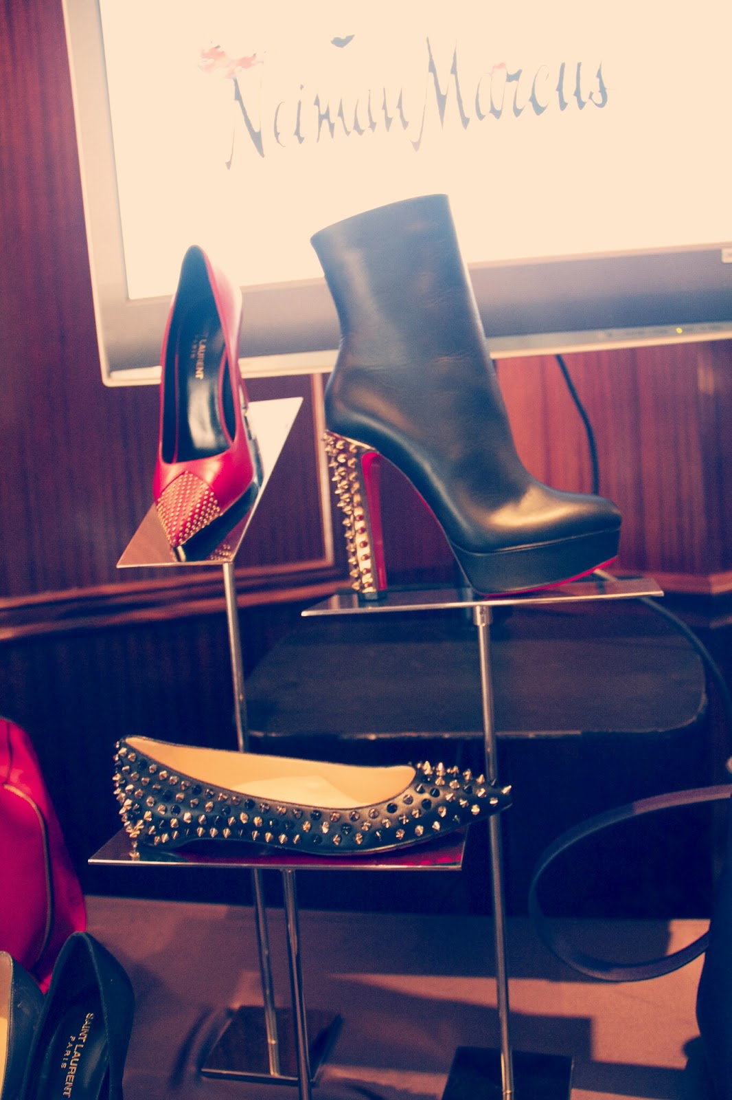 Neiman Marcus Shows Off Fall Fashion Trends (Neiman Marcus Muestra Moda ...