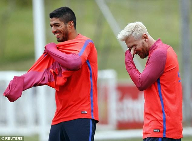 Blonde haired & red bearded Lionel Messi seen publicly for the first ...
