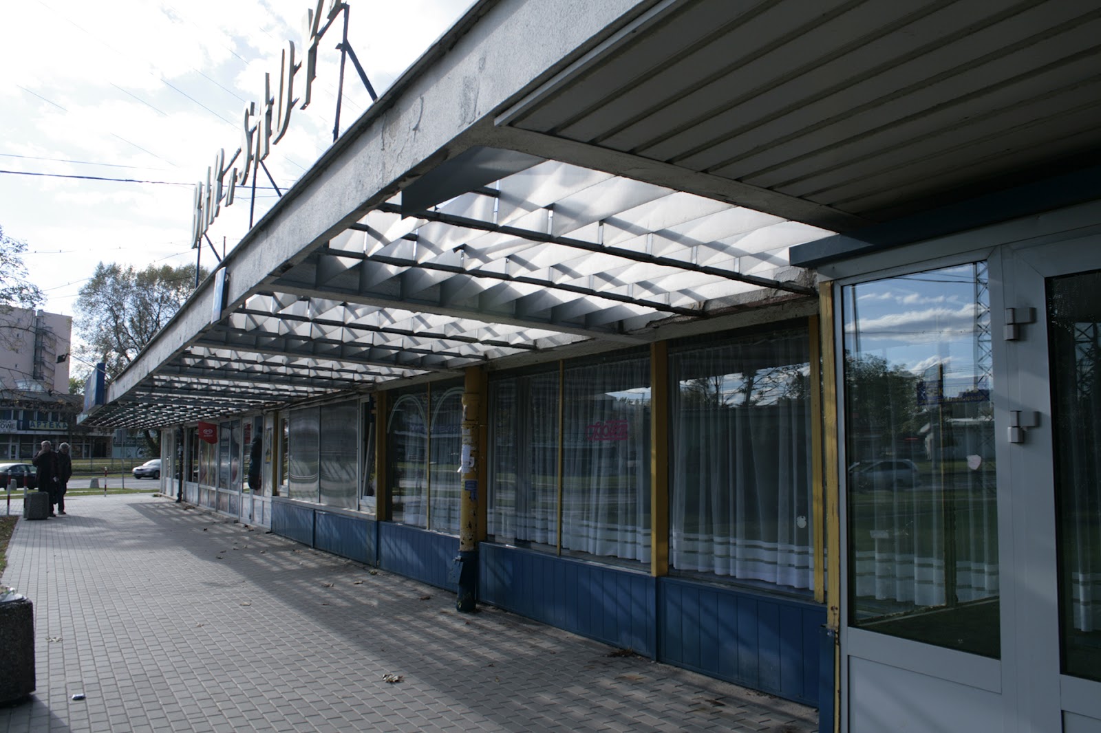 powojenny modernizm: Bar Sady, ul. Krasińskiego 36