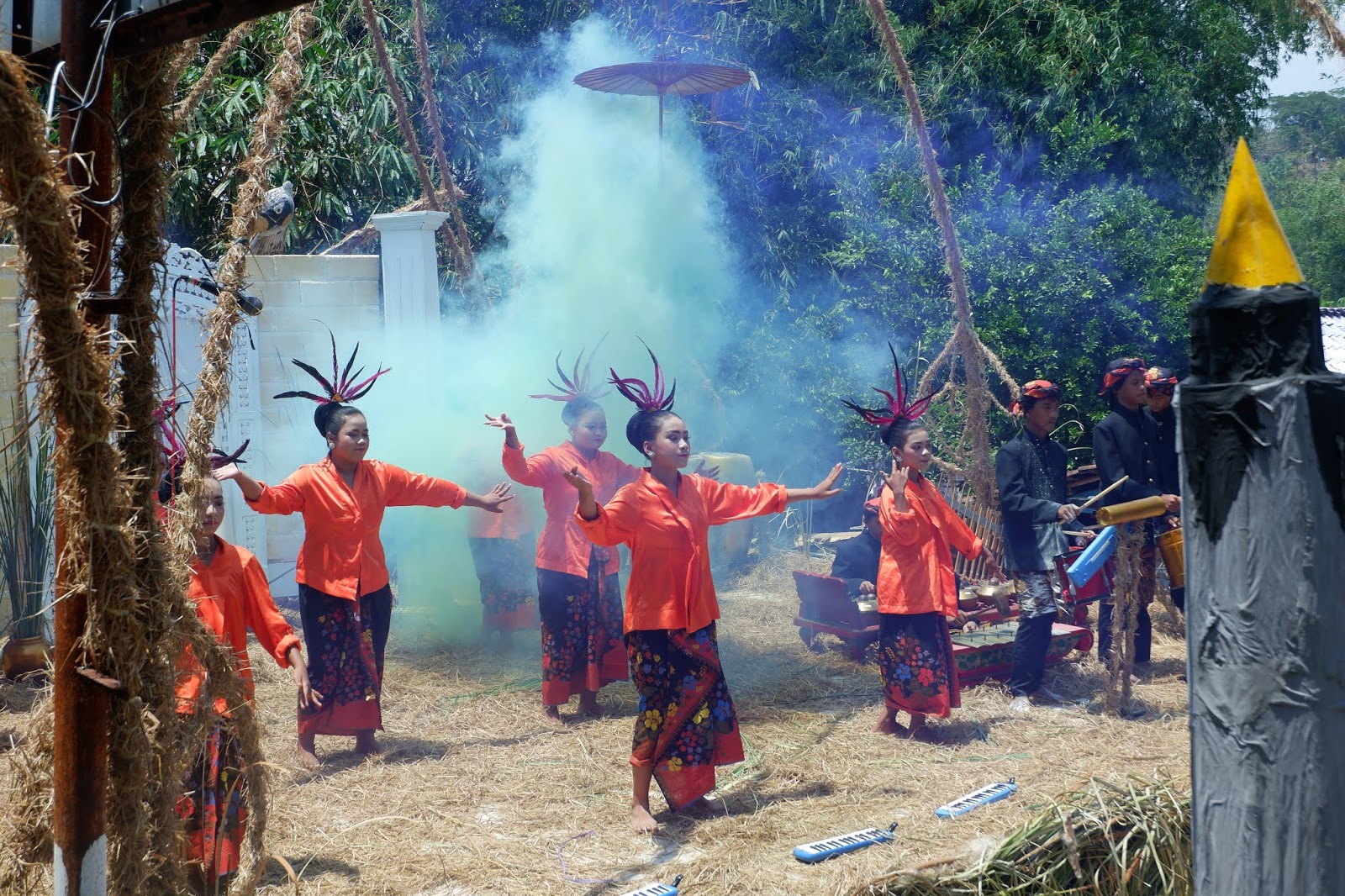 MENGENAL DRUMBLEK DI KAMPUNG RAGAM WARNA ~ DUNIAINDRA