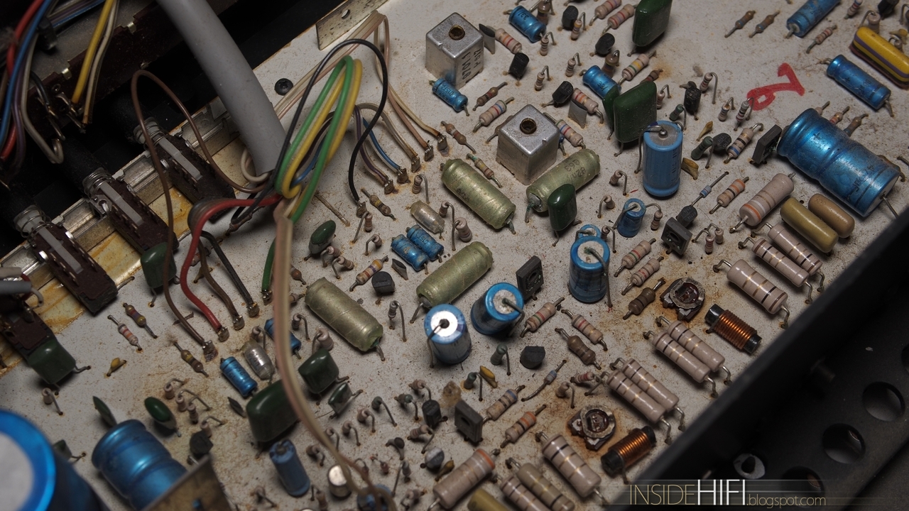 Inside Hi-Fi: Philips RH 520 (22RH520/00Z)