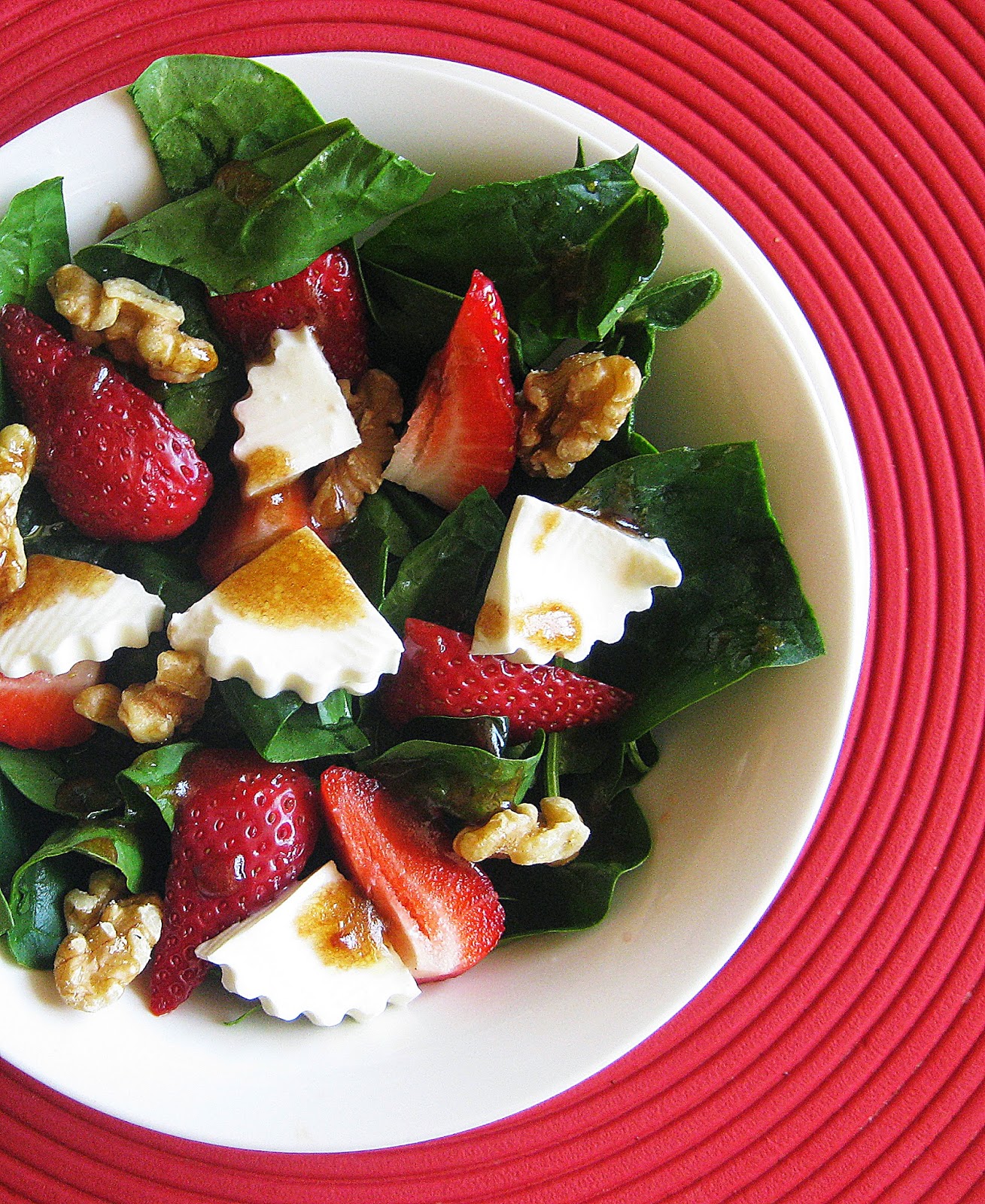Pucheros y sartenes: Ensalada de espinacas con fresas, queso fresco ...