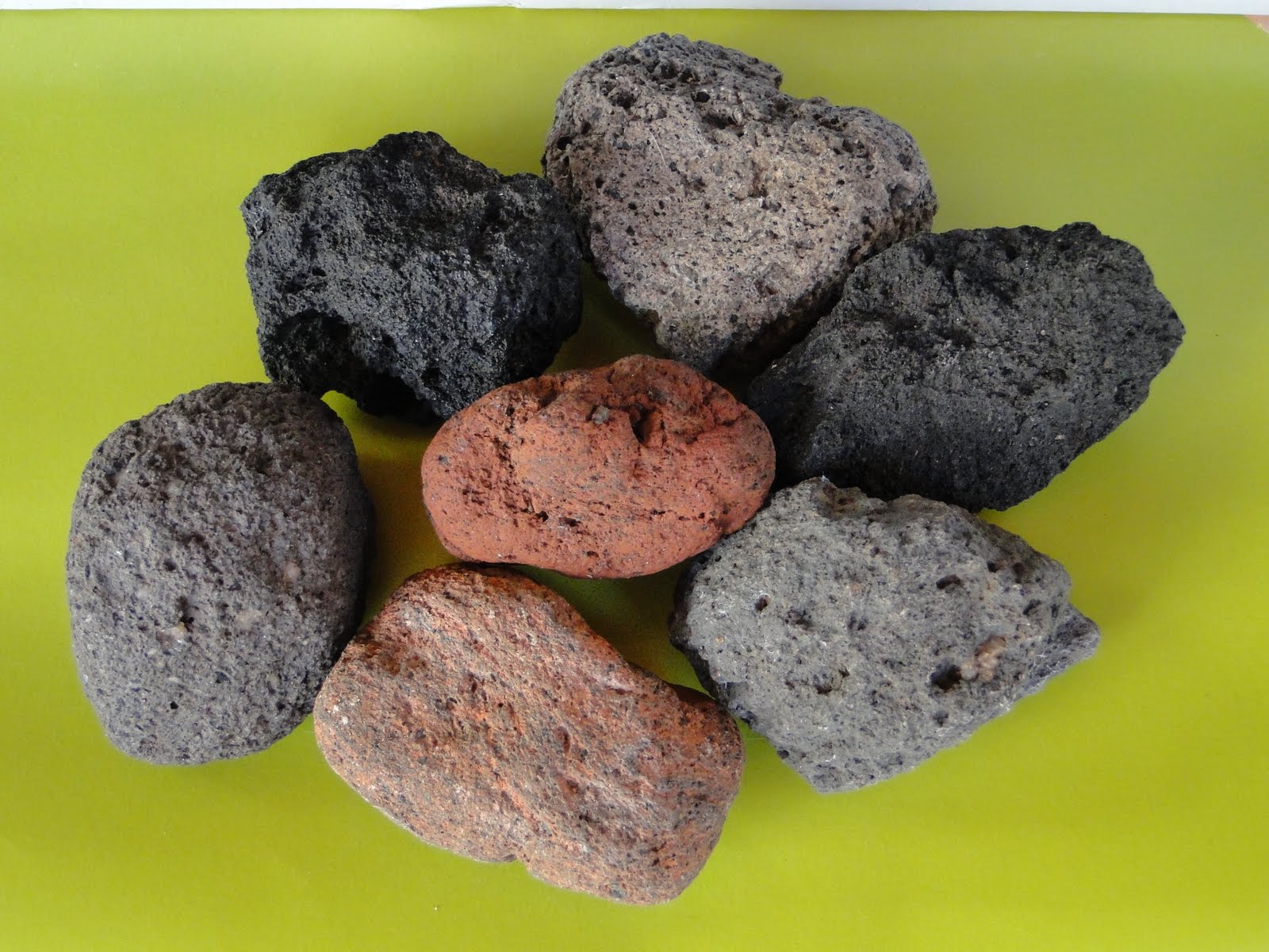 EcoSubstrates (arenas, rocas volcanicas, calcareos, etc): agosto 2011