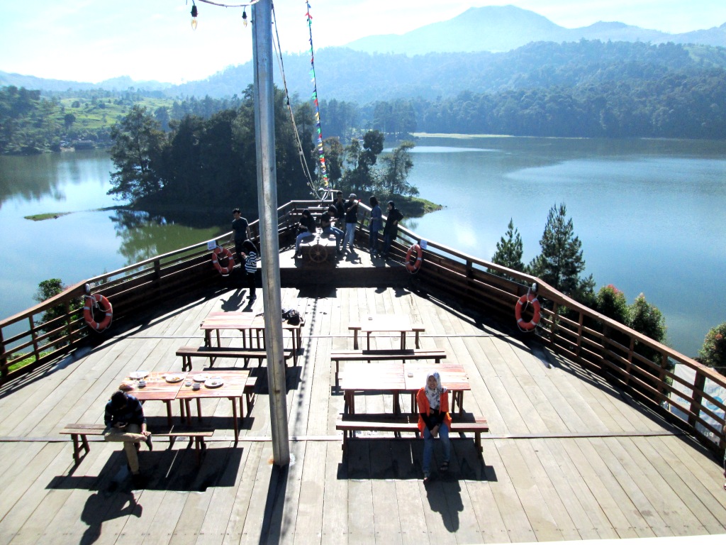 Lokasi dan Harga Tiket Glamping Lakeside Rancabali Bandung - Wisatamy