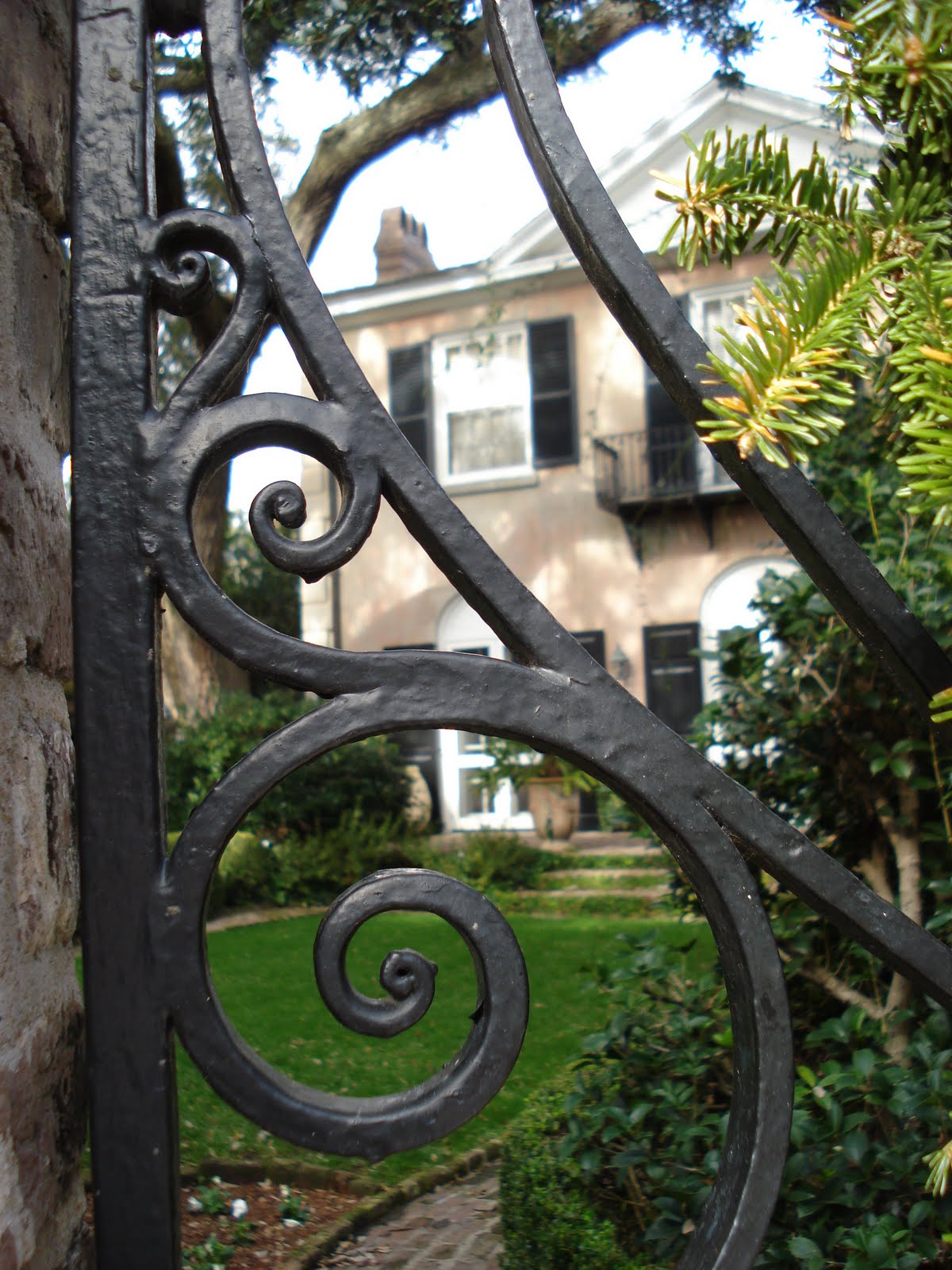 Rose and Thistle: Behind the Gates of Charleston