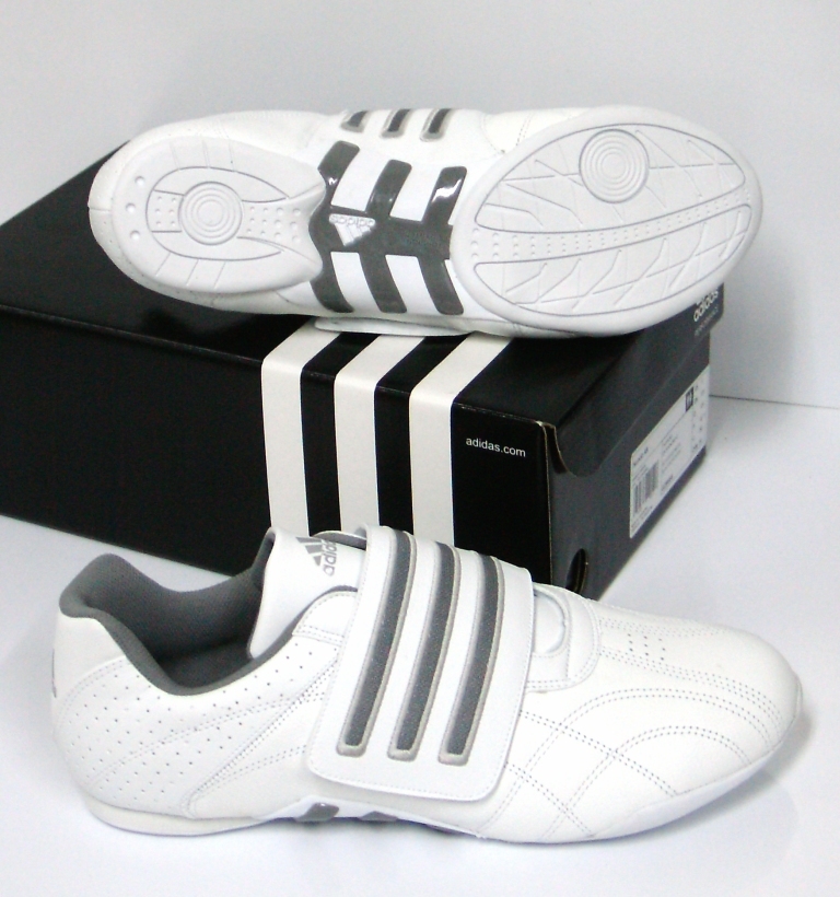 Ardepot: Zapatillas Adidas Modelo Urban Kundo Alt - Color Blanco/Gris/Plata