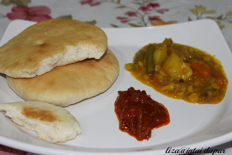 INTAI DAPUR: Roti Arab dan Kuah Kari Dhall...