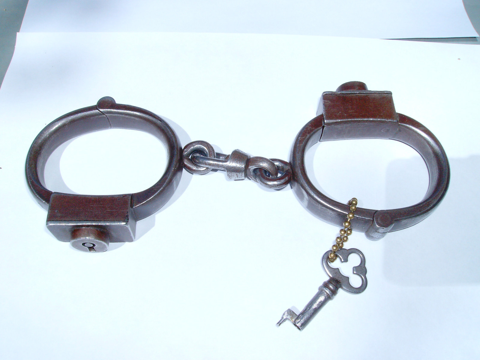 RestraintsBlog: Rare German Cuffs