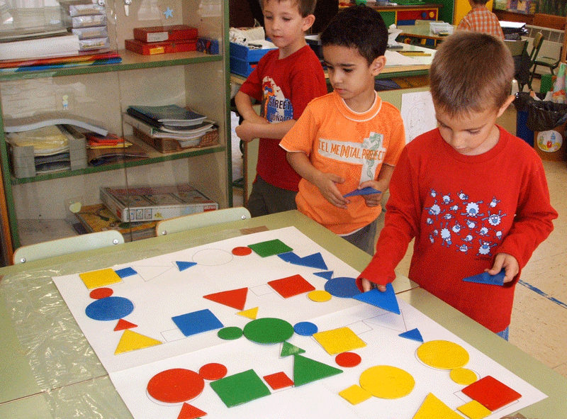 imagenes de niños jugando con figuras geometricas Gran venta OFF-58%