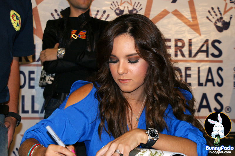 BUNNY FACIO EN EL CYBERESPACIO: Tania Rincón firma la revista Open en ...