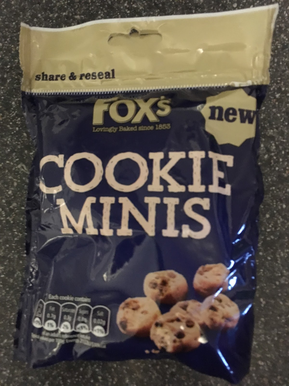 A Review A Day: Today's Review: Fox's Cookie Minis