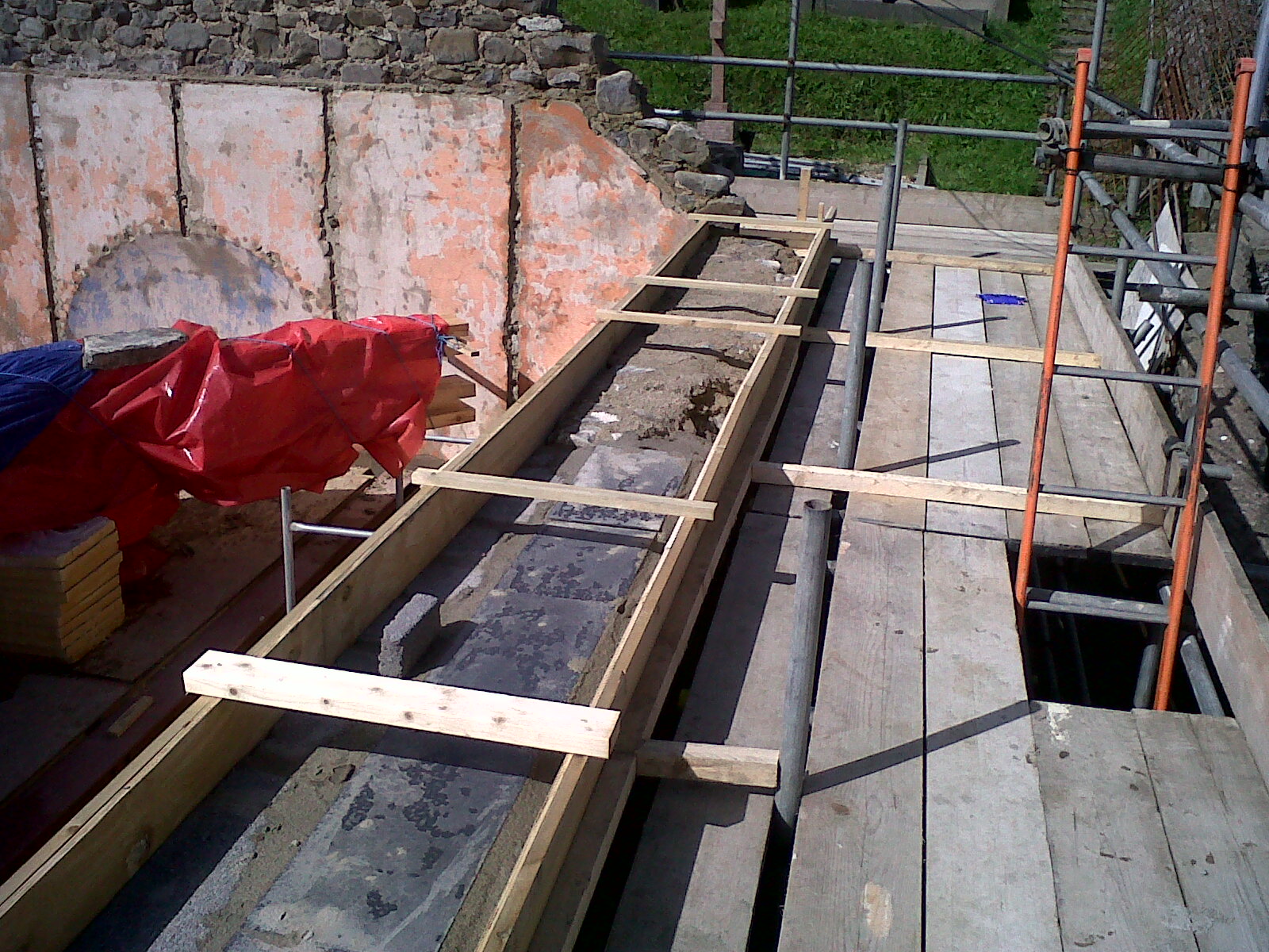 Amroth Project: CONCRETE RING BEAM CONSTRUCTION.