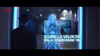 Nuova pubblicità TIM Fibra e TimVision con nuovo jingle e modella biondo